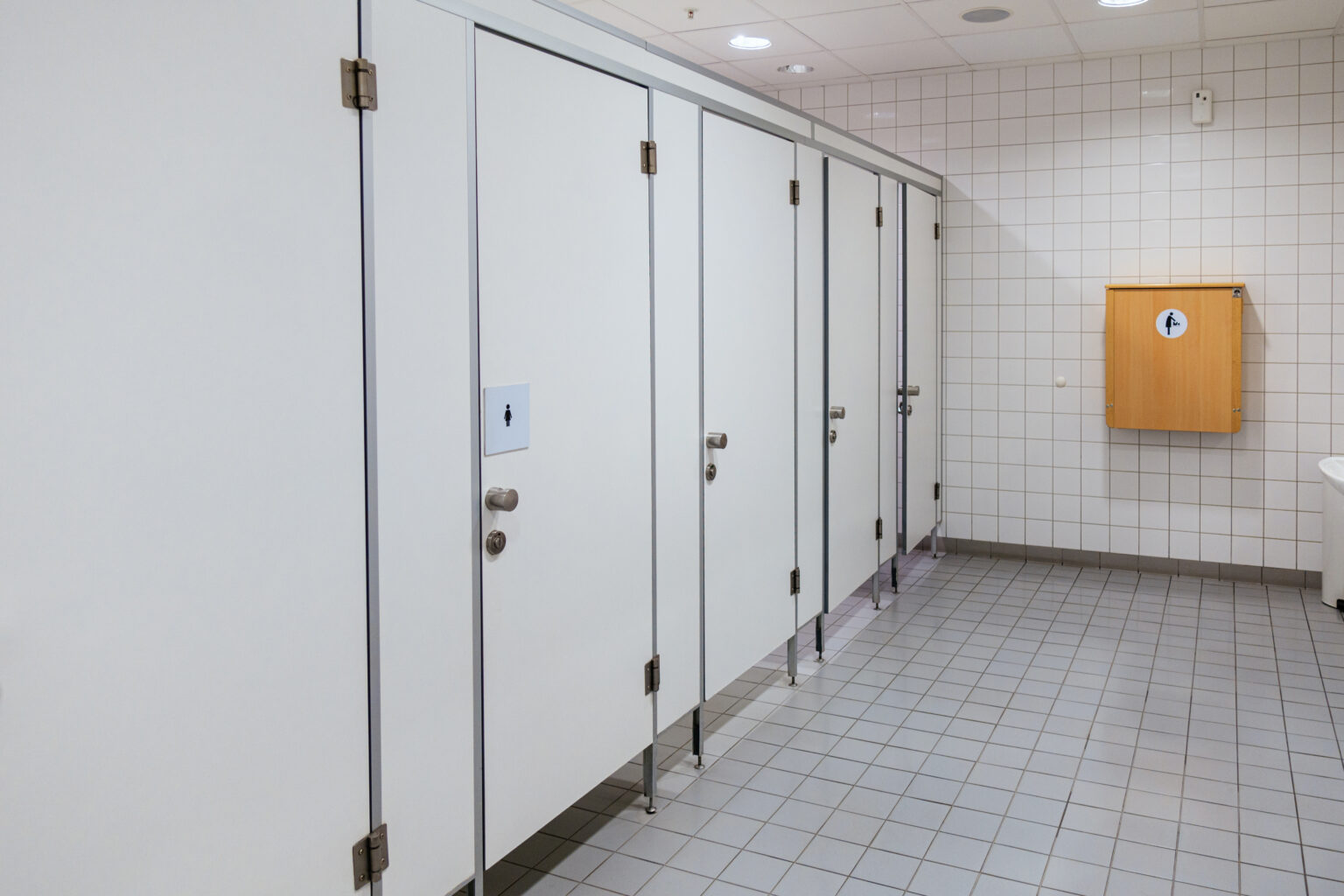 What Are the Strongest Toilet Partition Mounting Styles for High-Use Restrooms? - Bathroom ...